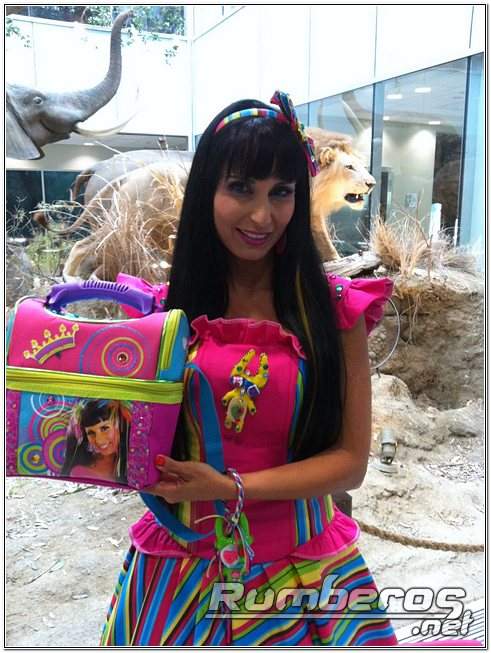 LADY MÁGICA CARGADA DE PROYECTOS | Rumberos