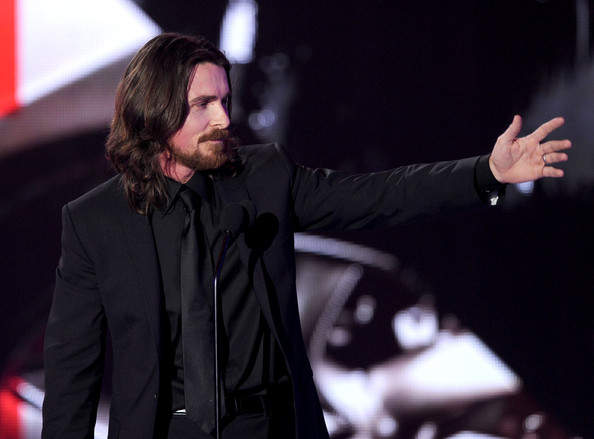 Christian Bale, »Carlos» ganan Globos de Oro | Rumberos